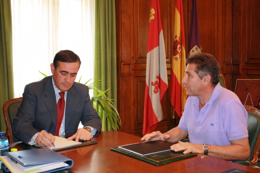 EL PRESIDENTE DE LA DIPUTACIÓN SE REÚNE CON EL ALCALDE DE ALCONABA PARA ...